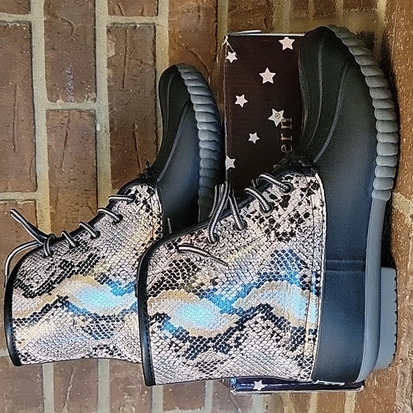 Simply Southern | Shoes | Simply Southern Snake Print Duck Boots Womens ...